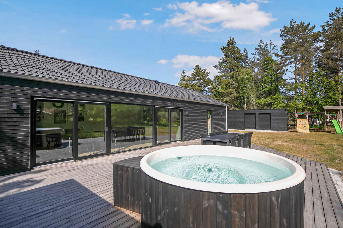 Nybygget sommerhus fuld af luksus